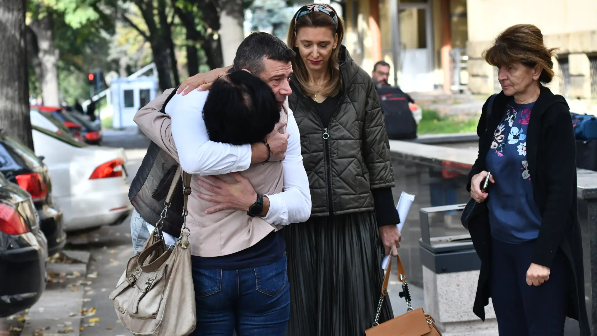 Završeno saslušanje dečaka ubice: Roditelji žrtava iz Ribnikara u suzama napustili sud